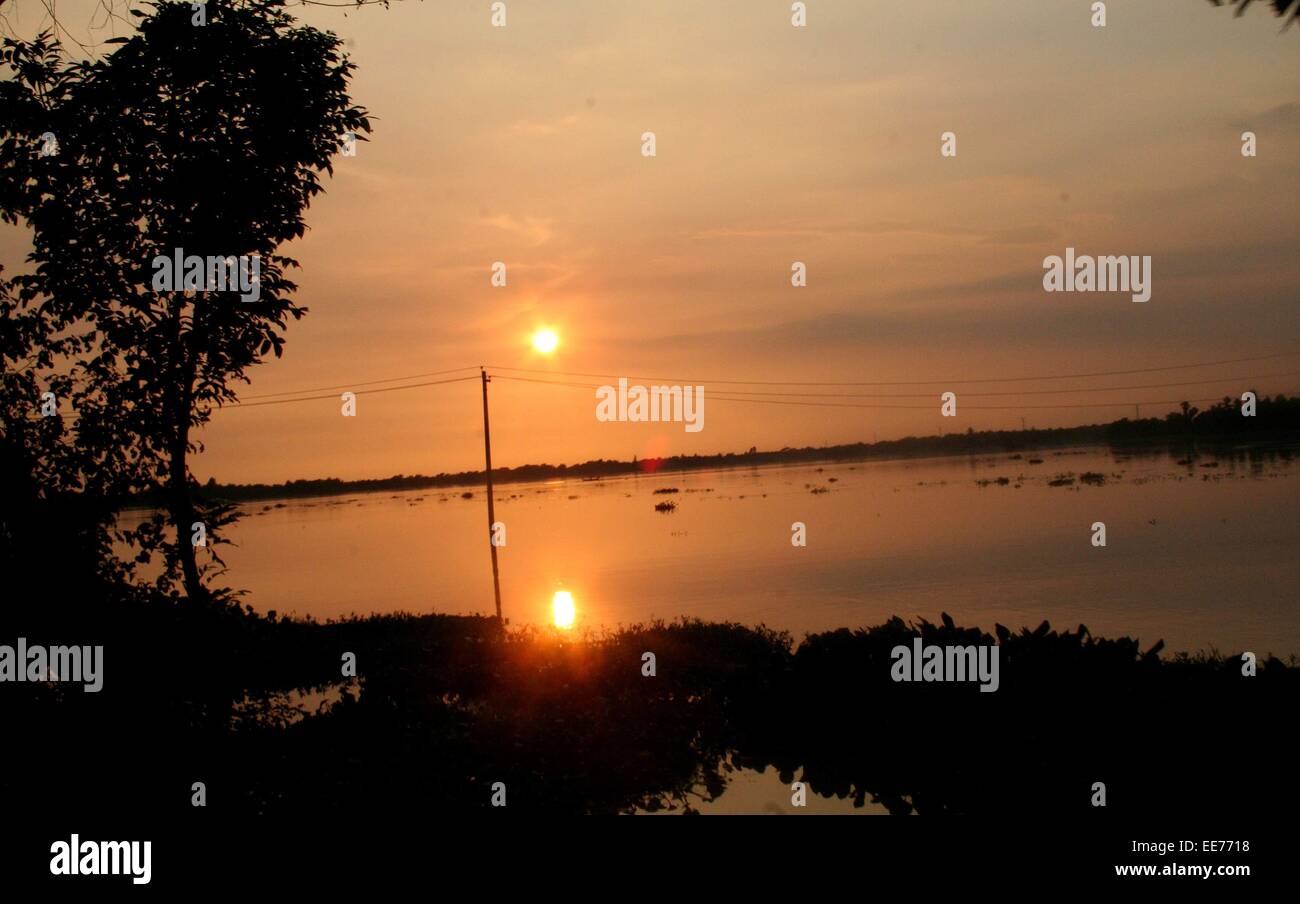 Bangladesh 2015. Sunset over Surma River in Sunamganj Stock Photo - Alamy