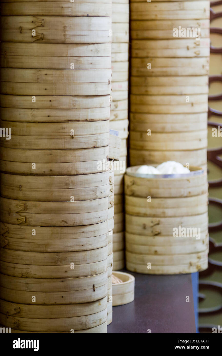Chinese bamboo rice steamer hi-res stock photography and images - Alamy