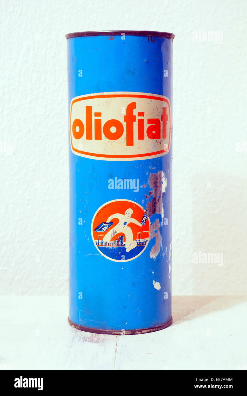 Old FIAT motor oil can in white background Stock Photo - Alamy