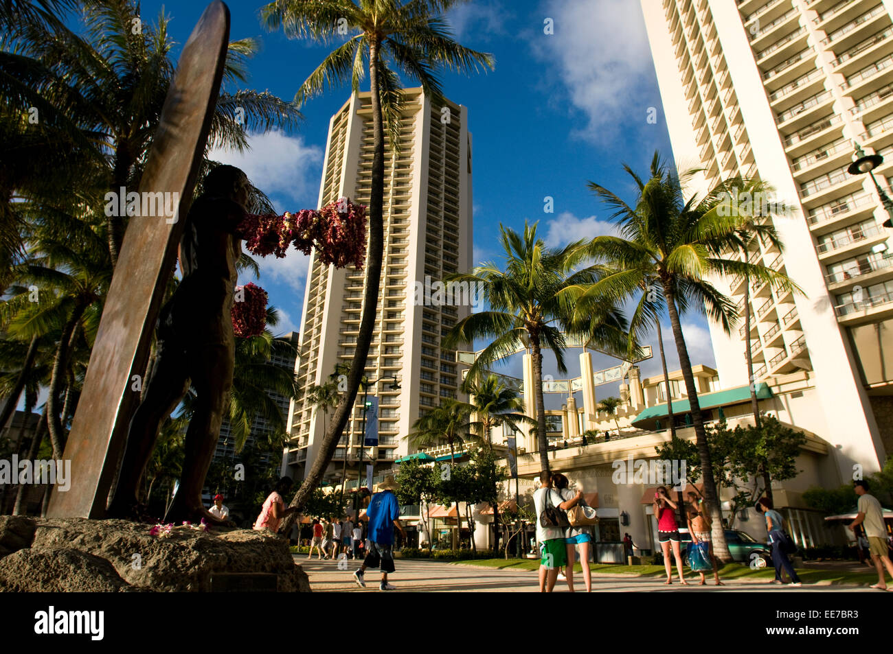 Statue of Duke Kahanamoku, the father of surf that popularized the real ...