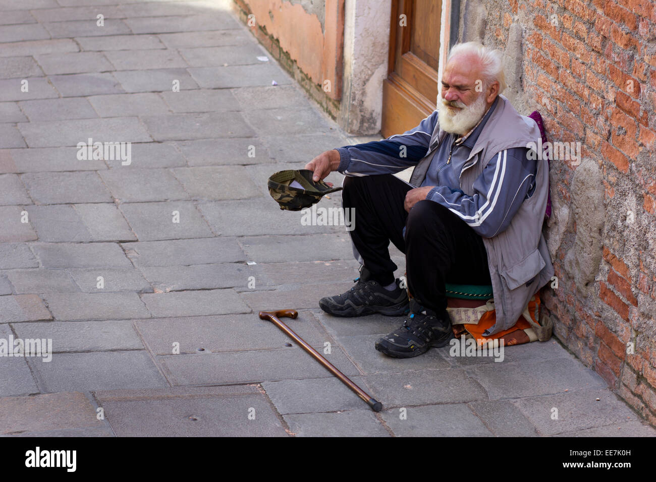 Elderly white man begging. Venice, Italy Stock Photo - Alamy