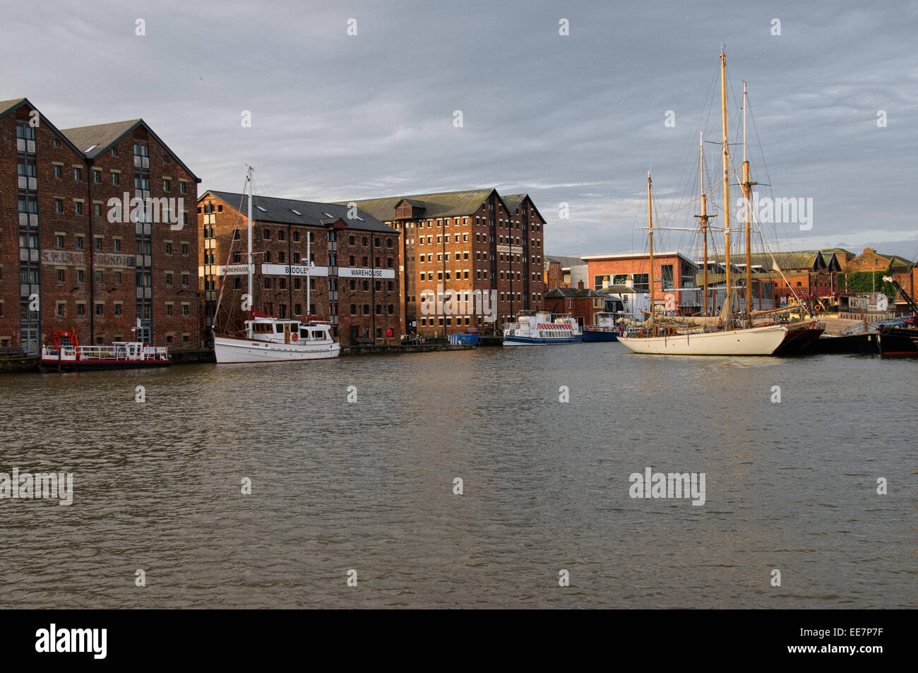 Wharfside crane hi-res stock photography and images - Alamy