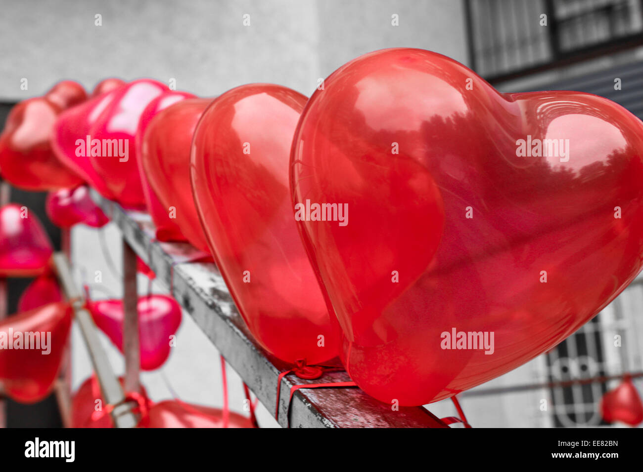 Red balloons form heart hi-res stock photography and images - Alamy