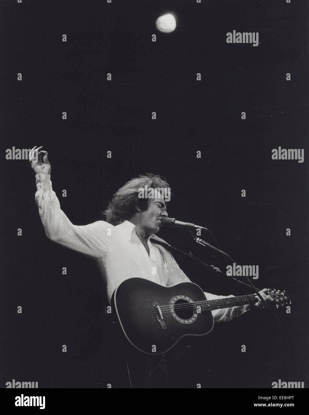 NEIL DIAMOND concert in Forest Hills 1976. © Roz Levin/Globe Photos ...