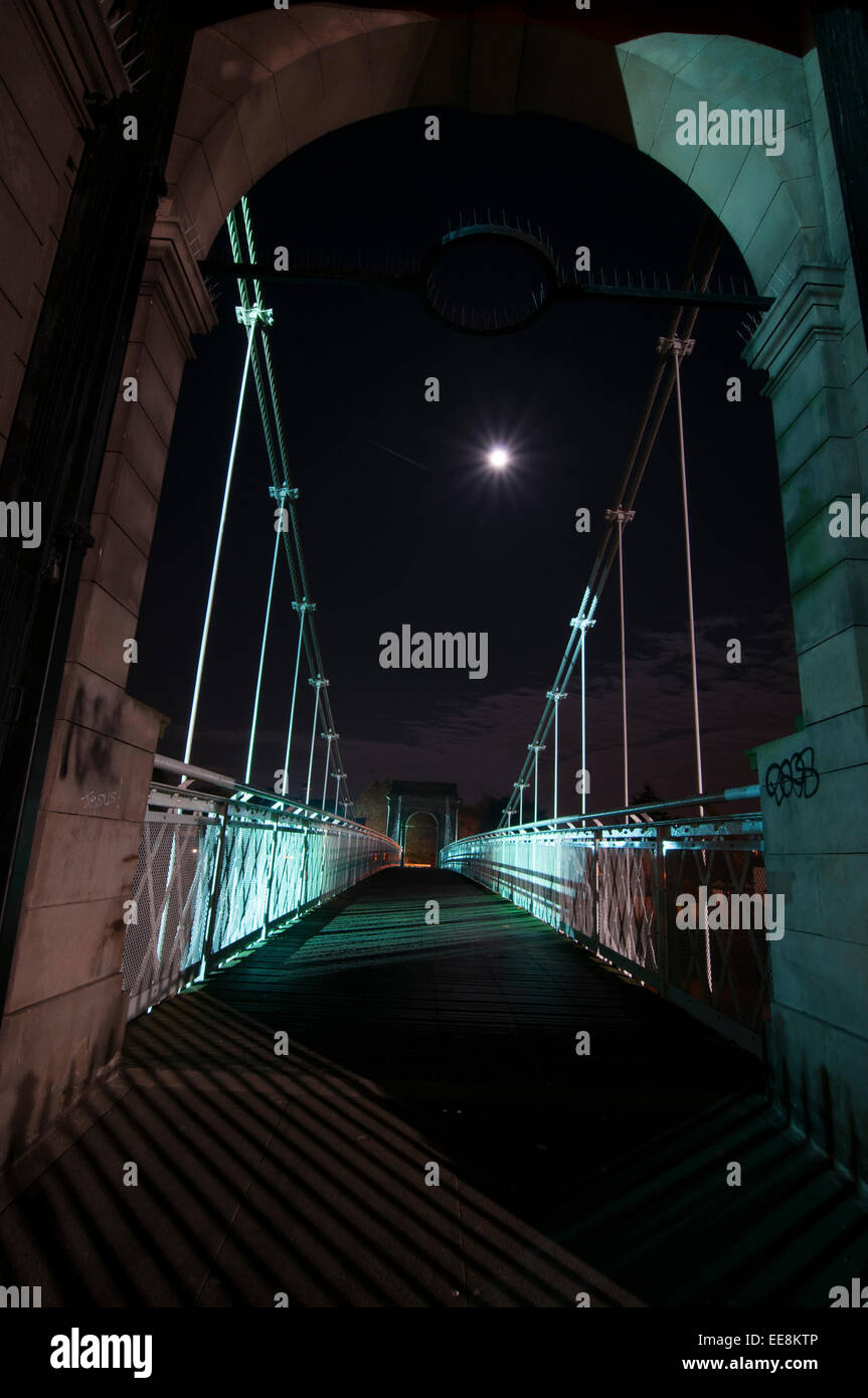Night time at the Wilford Suspension Bridge, Victoria Embankment ...
