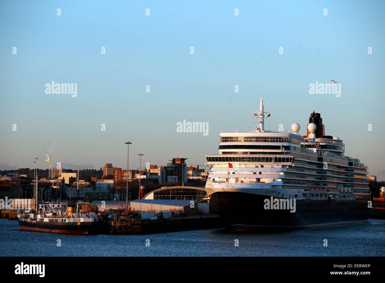 MS Queen Elizabeth, a vista-class cruise ship operated by the Cunard ...