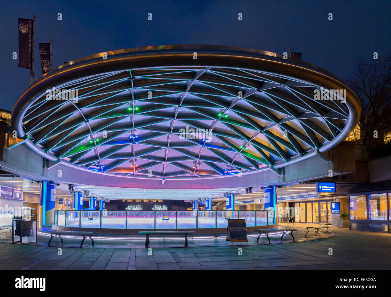 Free public ice skating hi-res stock photography and images - Alamy