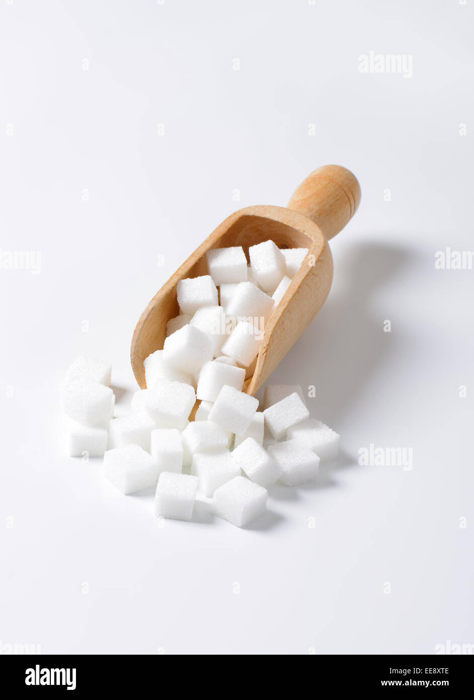 White sugar cubes in wooden scoop Stock Photo - Alamy