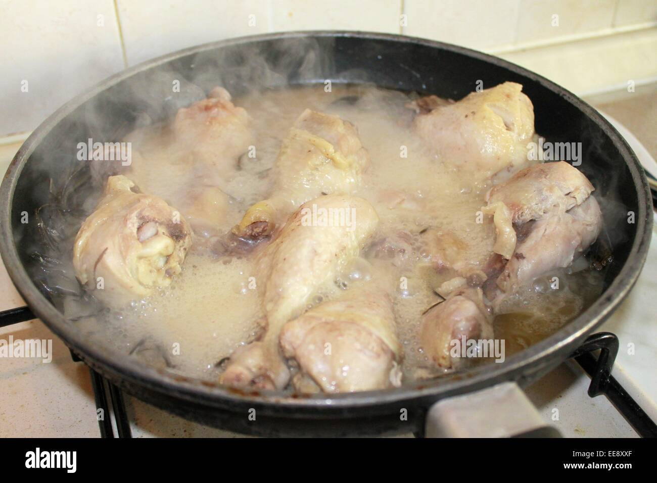 Chicken frying in pan smoke hi-res stock photography and images - Alamy