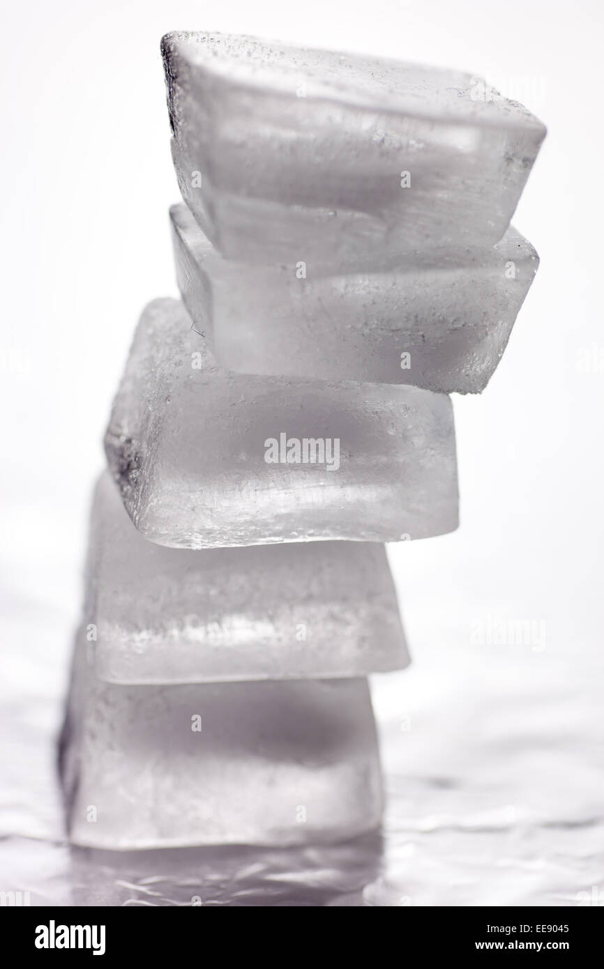 Ice cubes in pile hi-res stock photography and images - Alamy