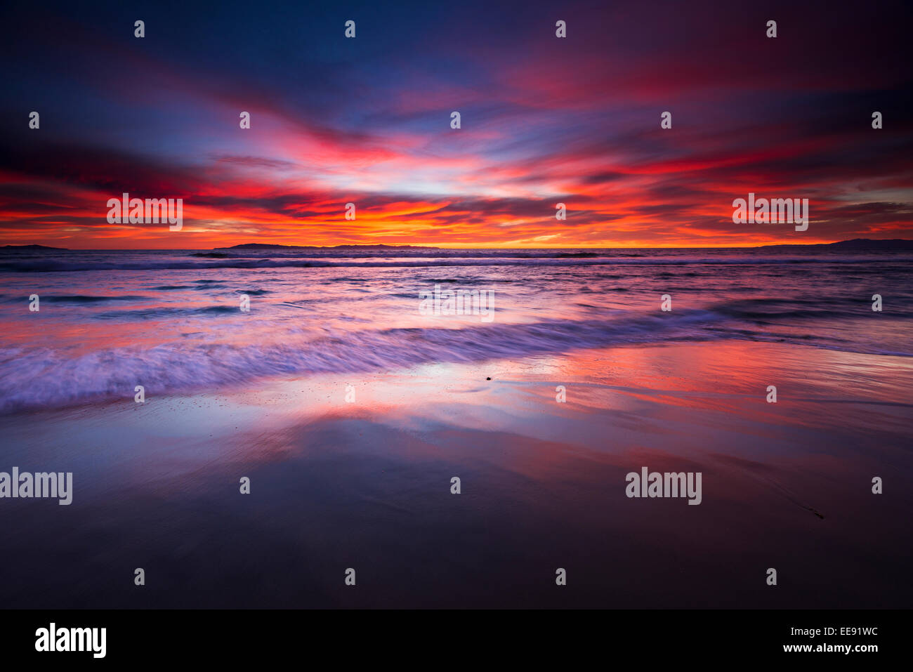 Sunset over the Channel Islands from San Buenaventura State Beach ...