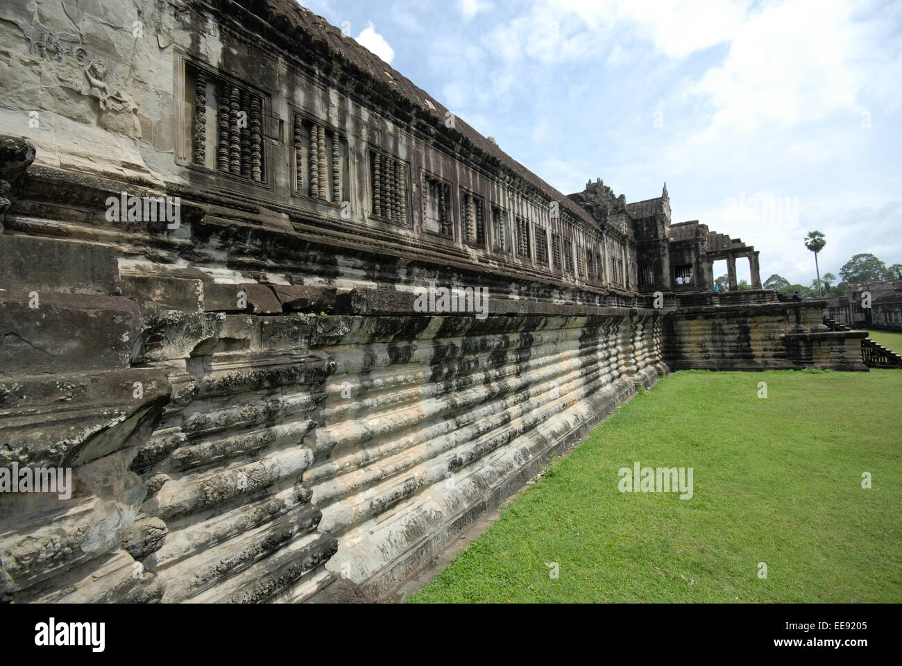 ruins of angkor thom at angkor wat cambodia Stock Photo - Alamy