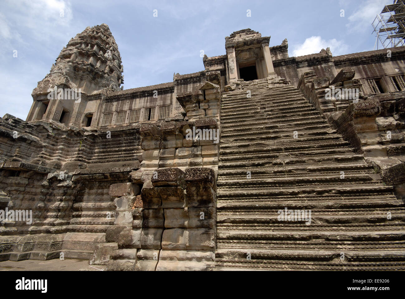 ruins of angkor thom at angkor wat cambodia Stock Photo - Alamy