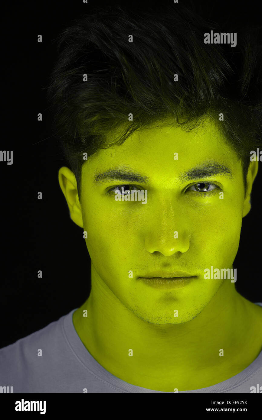 Dragon face paint hi-res stock photography and images - Alamy