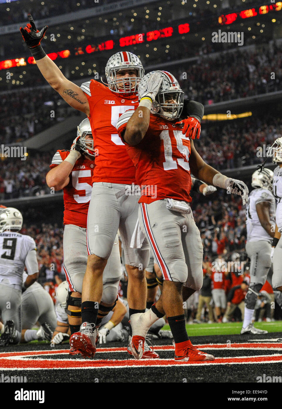 Ohio State running back Ezekiel Elliott (15) celebrates with tight end ...