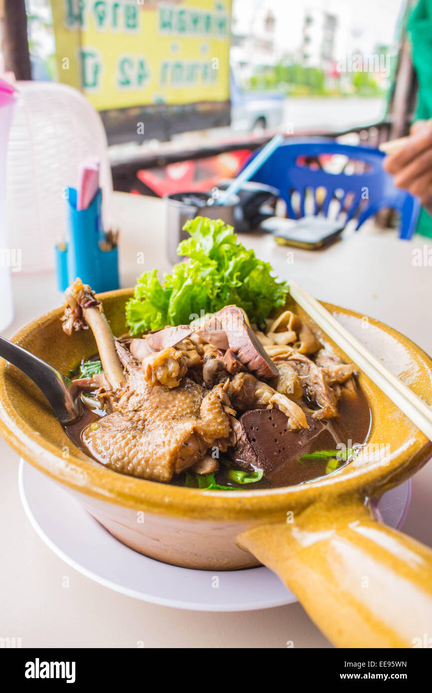 Chinese duck and noodle soup hi-res stock photography and images - Alamy