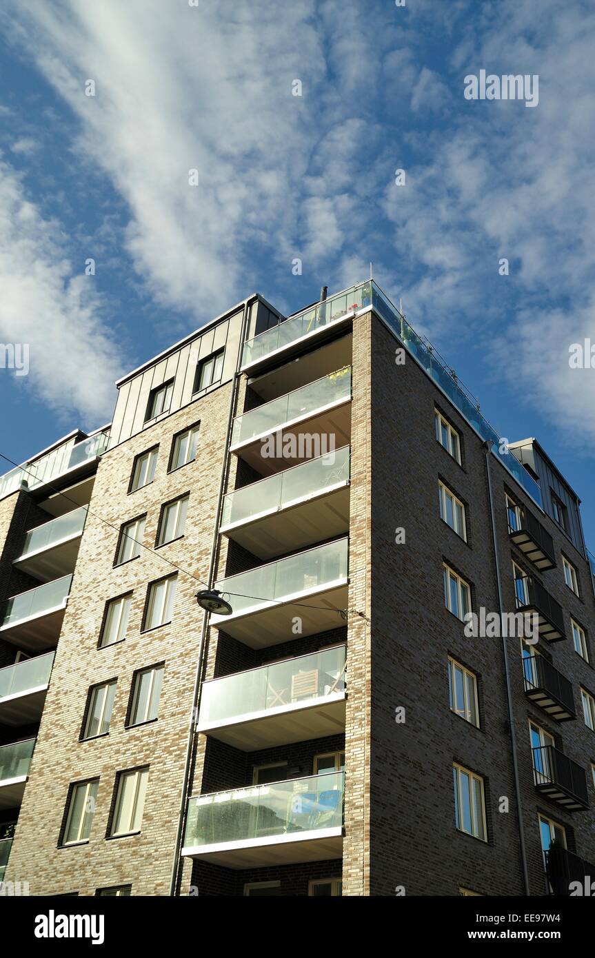 Large residential apartment block hi-res stock photography and images ...