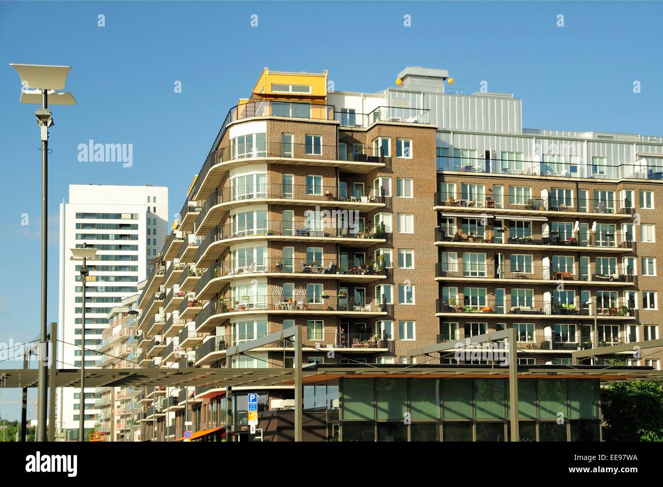 Large residential apartment block hi-res stock photography and images ...