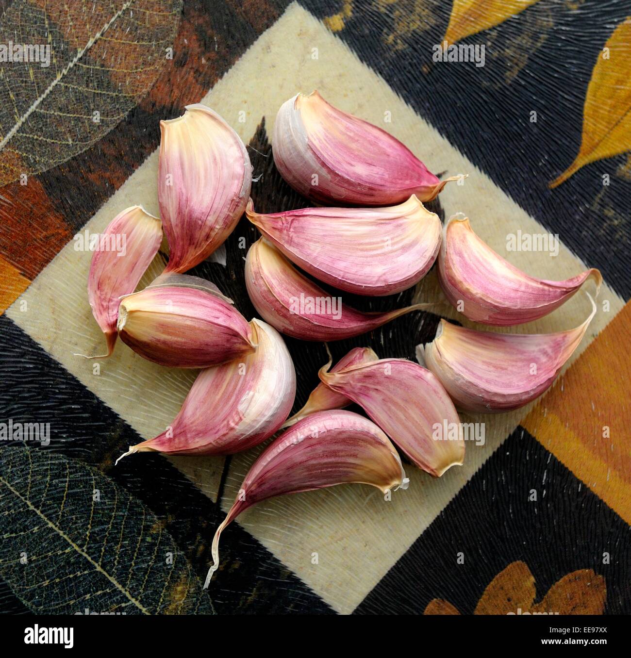 One clove of garlic hi-res stock photography and images - Alamy