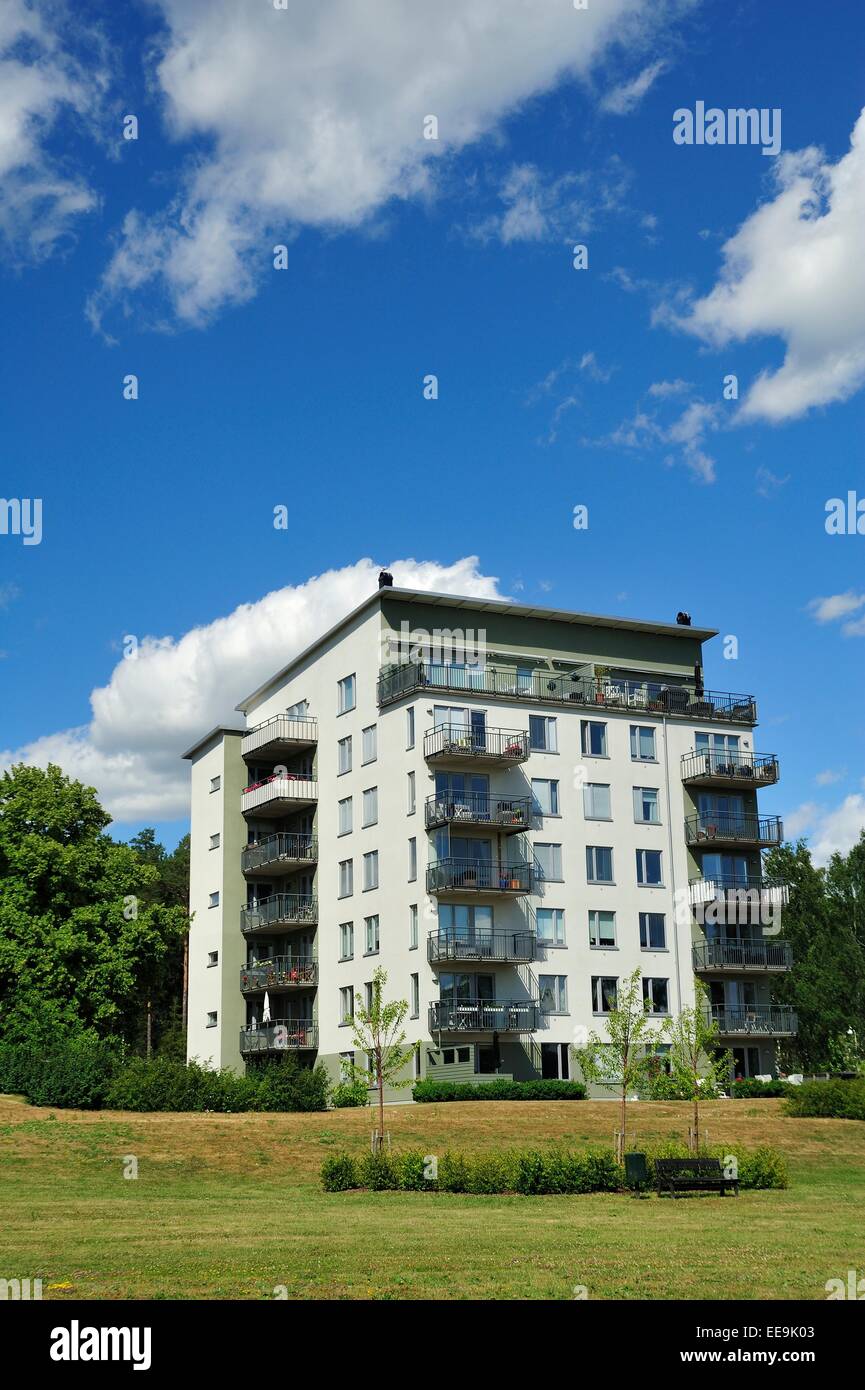 Apartment block hi-res stock photography and images - Alamy