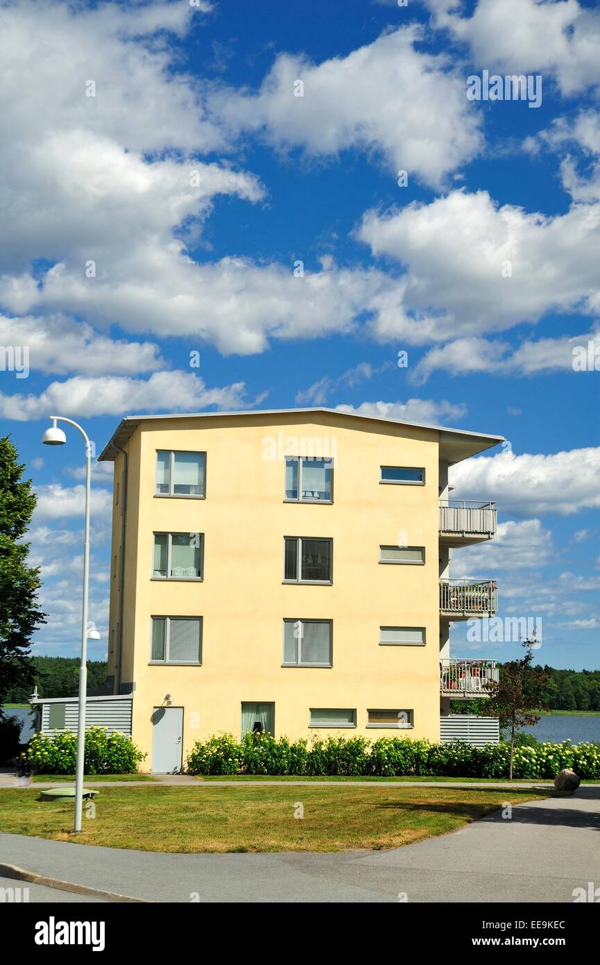 Apartment block hi-res stock photography and images - Alamy