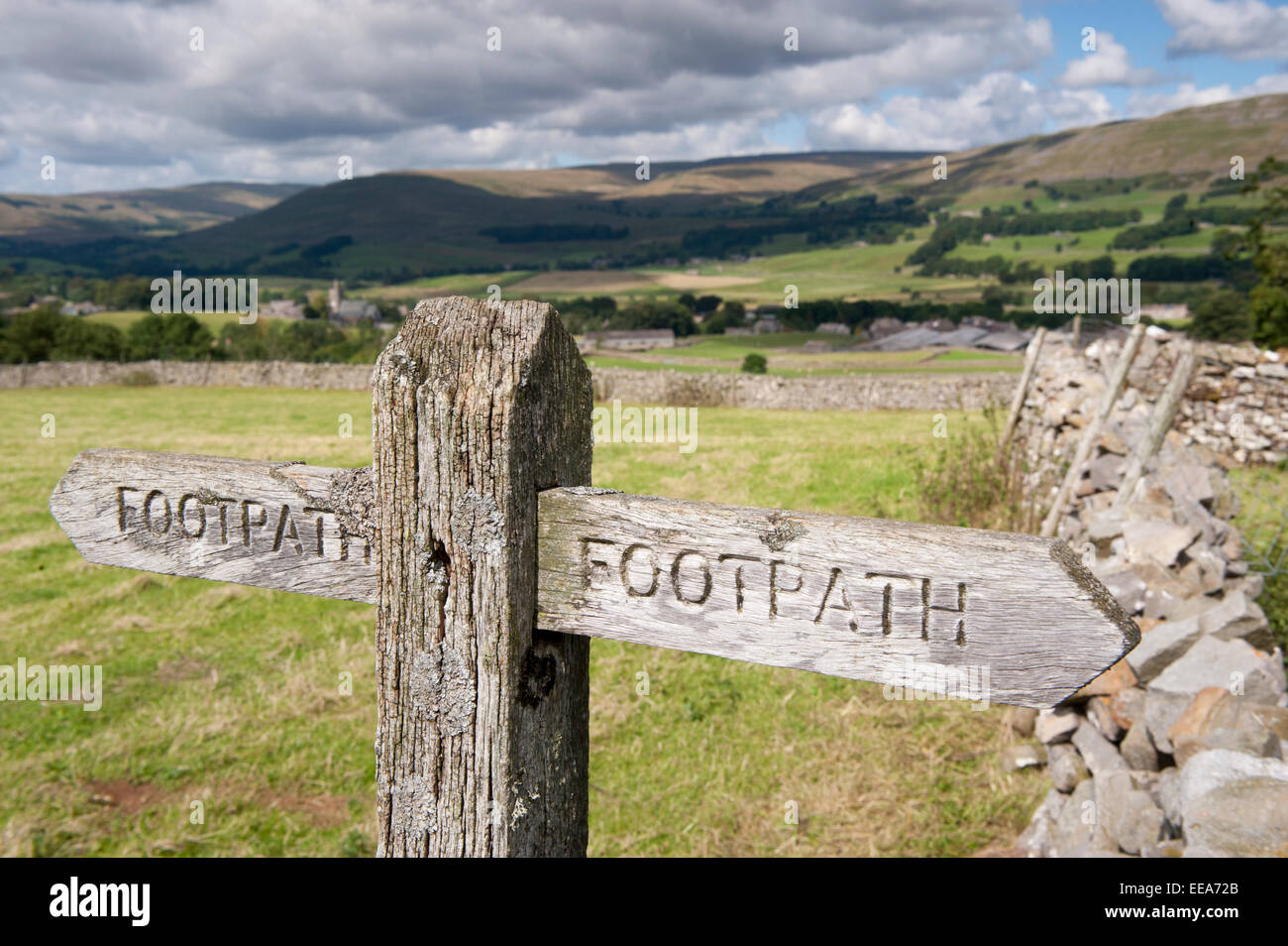 Wooden signpost on public footpath hi-res stock photography and images ...