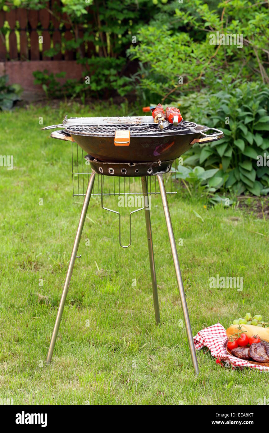 round metal barbecue grill appliance picnic outdoors Stock Photo - Alamy