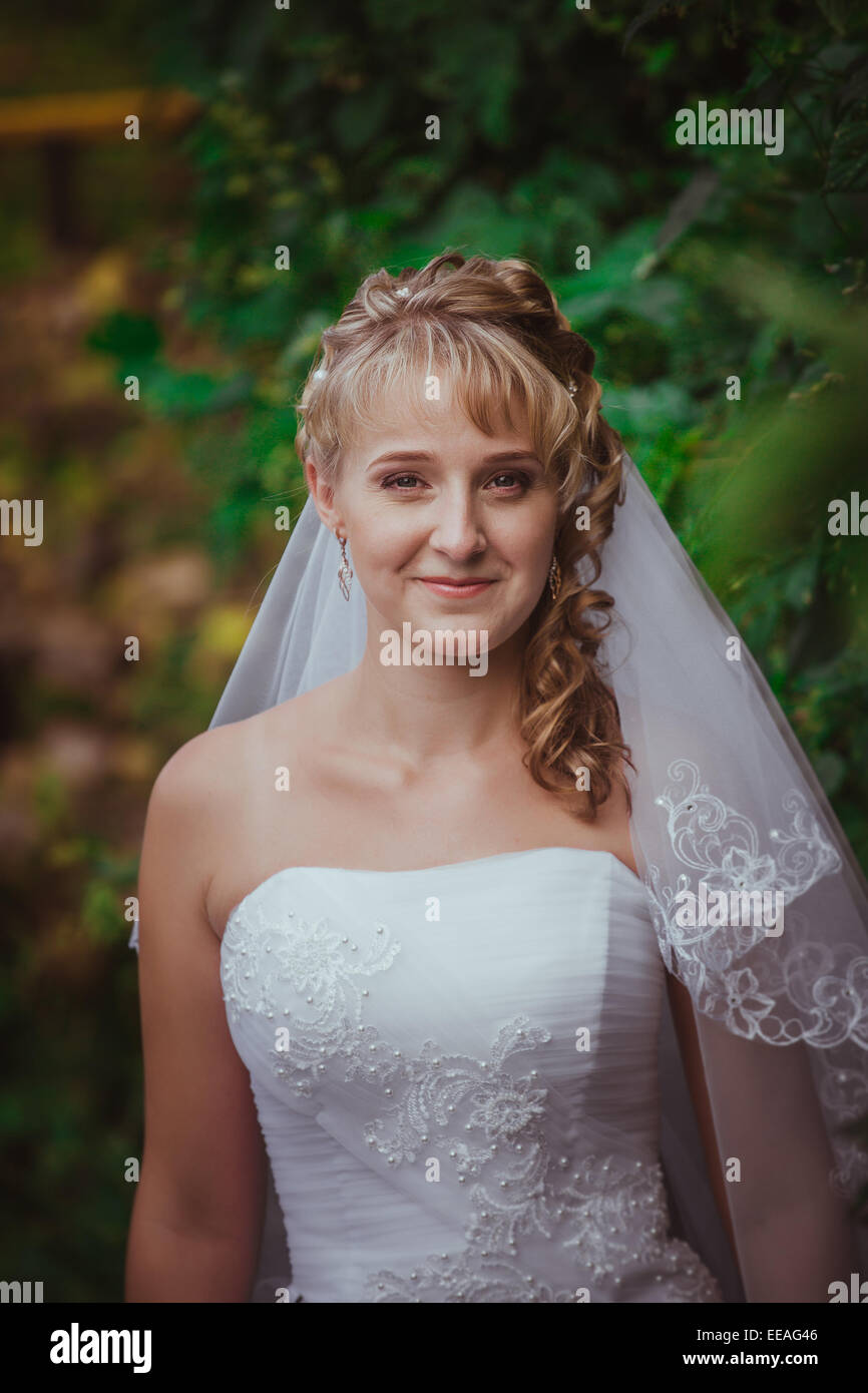 Portrait of a beautiful smiling bride Stock Photo - Alamy