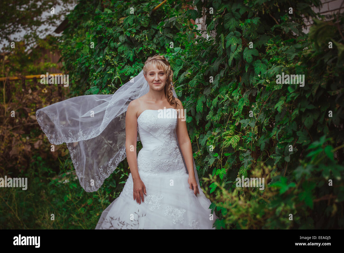 Teen bride hi-res stock photography and images - Alamy