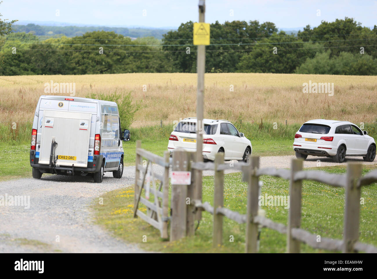 A 4D baby scan team arrive from Loughborough to attend Katie Price's ...