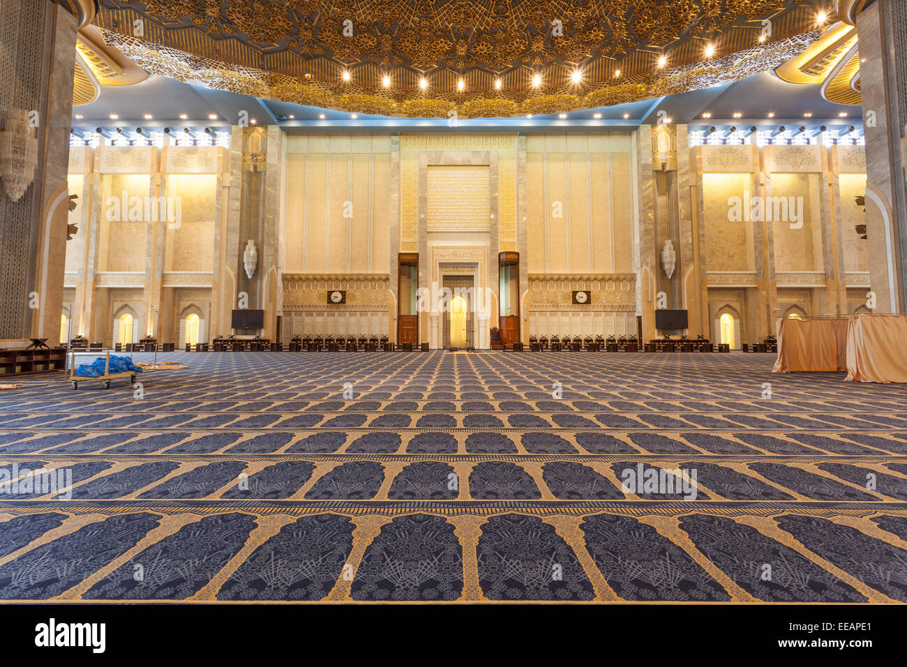 Interior of the Grand Mosque in Kuwait City Stock Photo - Alamy