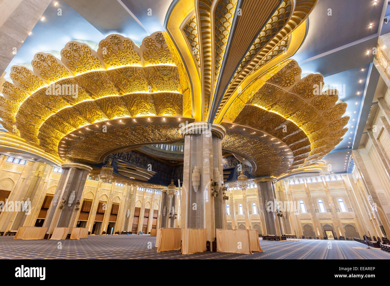 Islamic grand mosque interior hi-res stock photography and images - Alamy