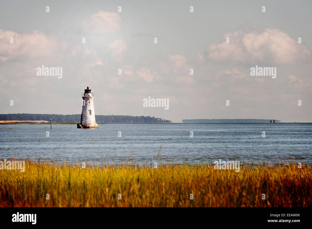 Cockspur Island Lighthouse on the Savannah River Stock Photo - Alamy