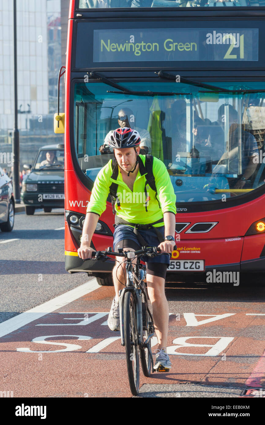 Man london bus hi-res stock photography and images - Alamy