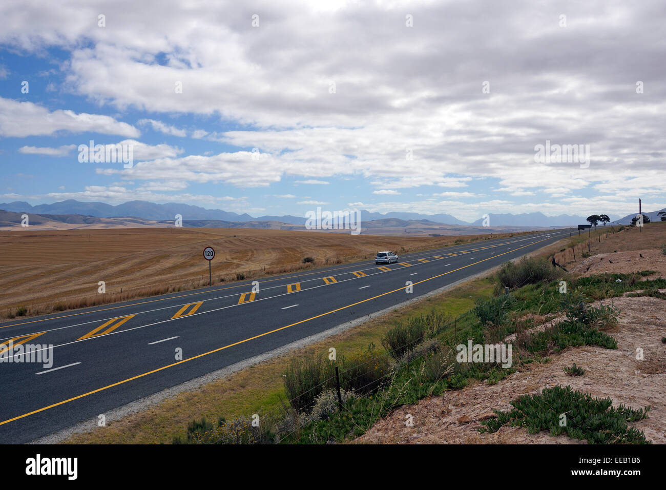 The N2 highway between Caledon and Botrivier in the Overberg region of ...