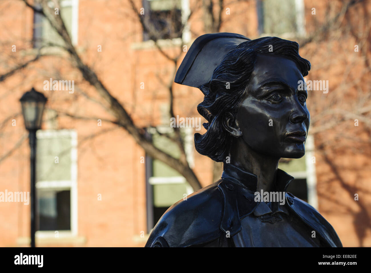 Nurse statue hi-res stock photography and images - Alamy