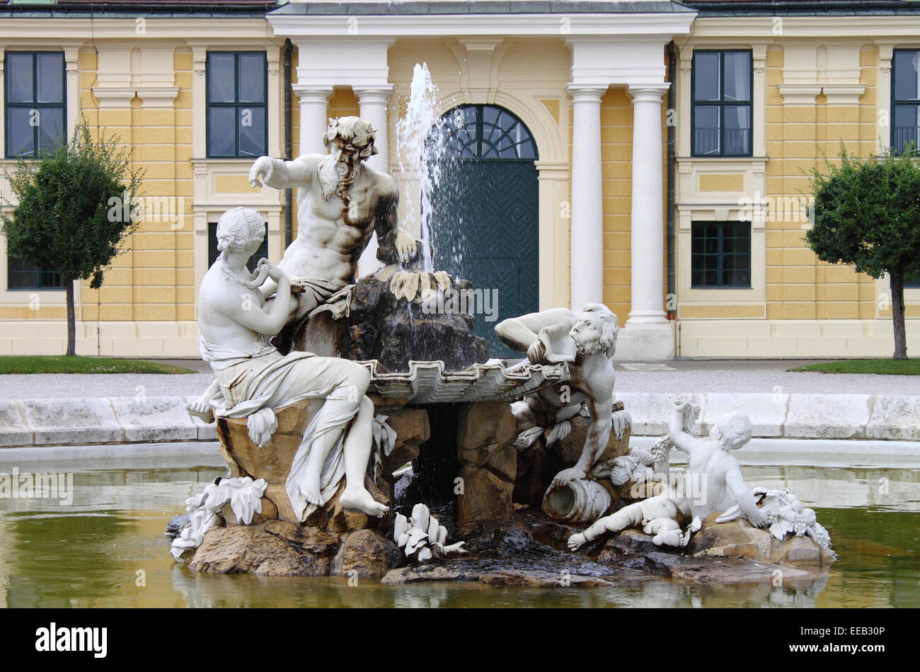 Renaissance fountain at the entrance of Schonbrunn palace, Vienna Stock ...