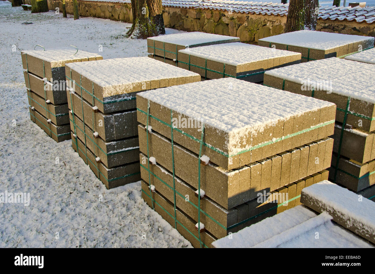 Building with concrete blocks hi-res stock photography and images - Alamy