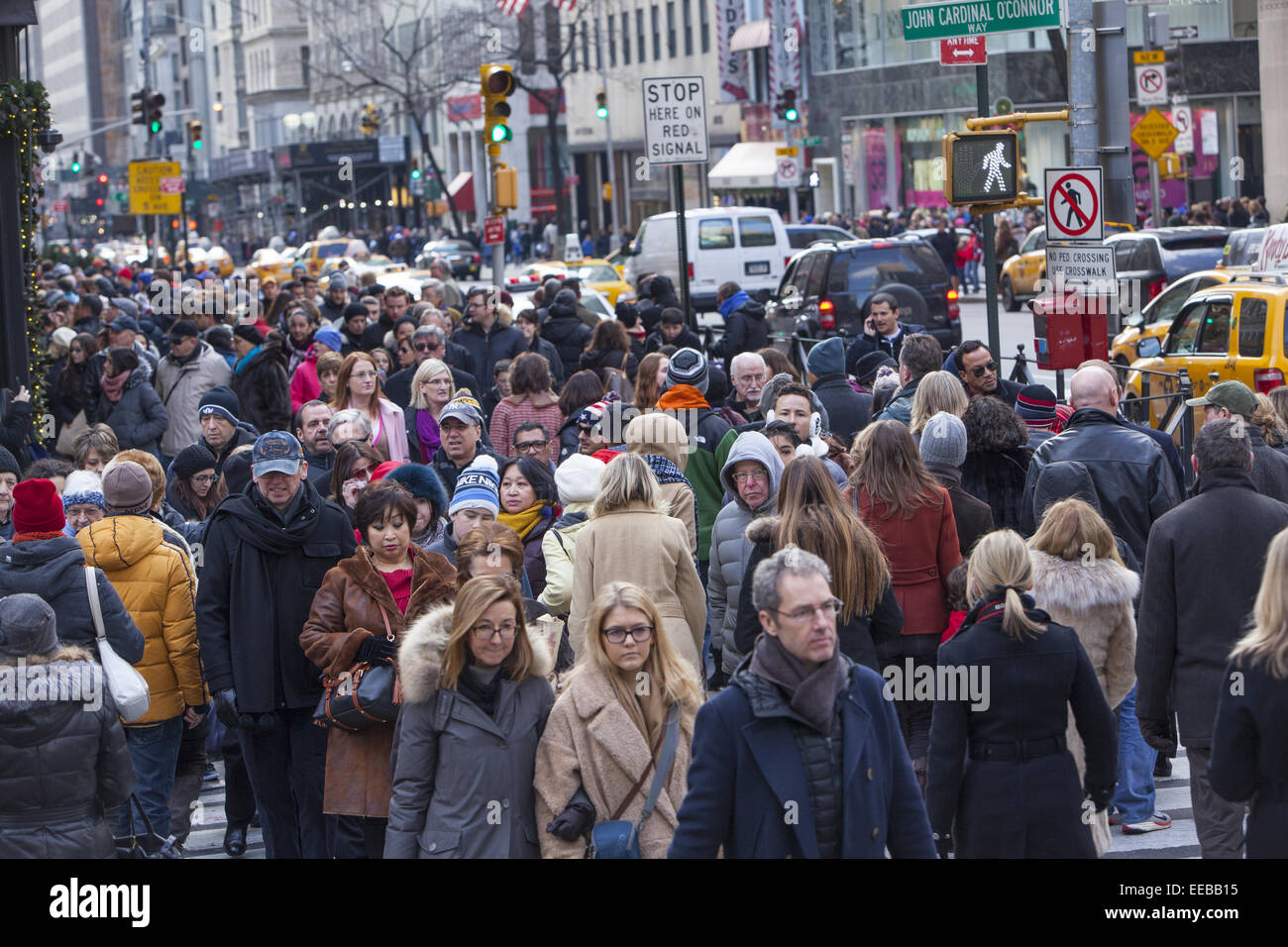 Crowds of people walk along 5th Ave. near Rockefeller Center in ...