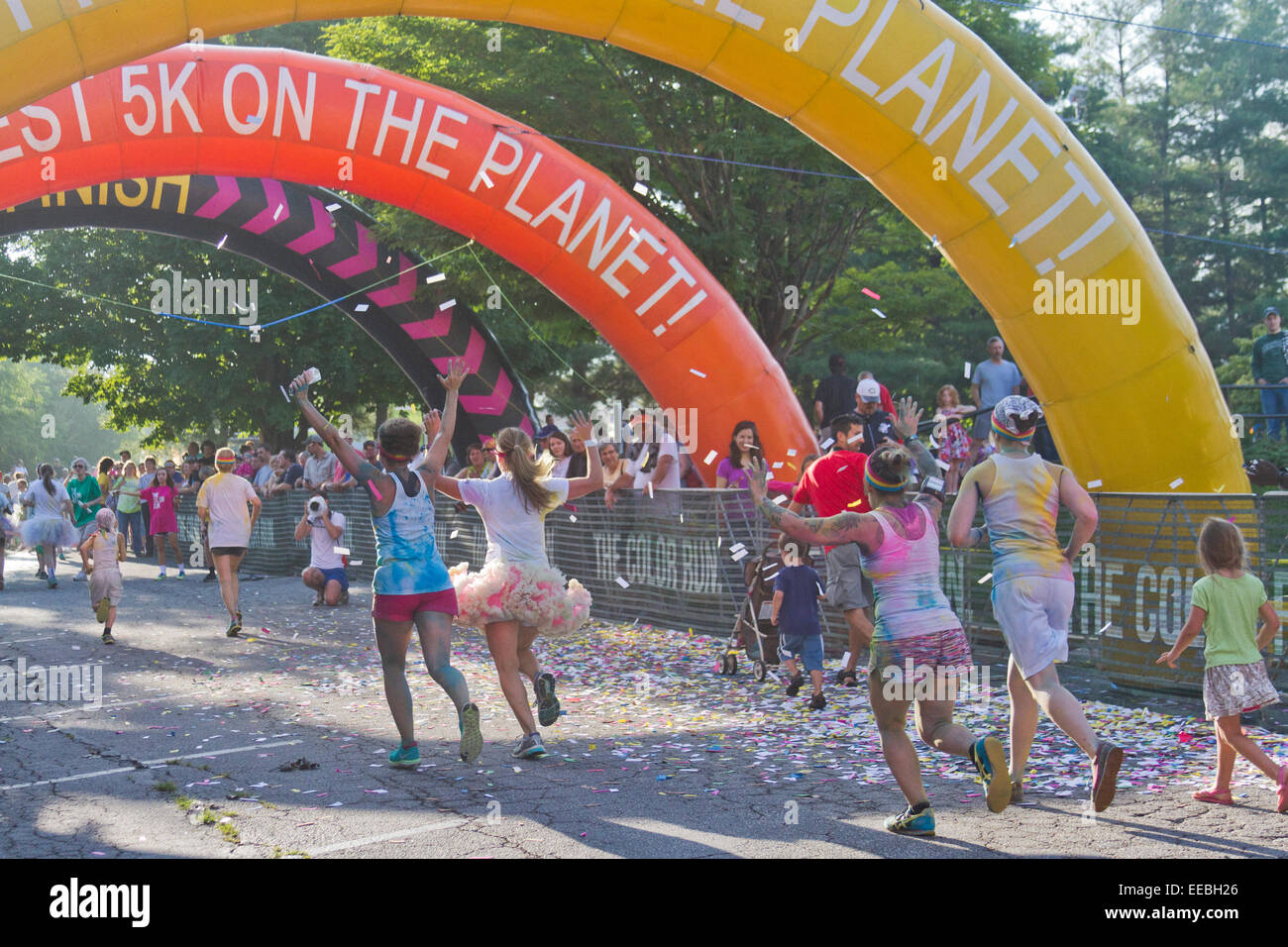 Kids color run hi-res stock photography and images - Alamy