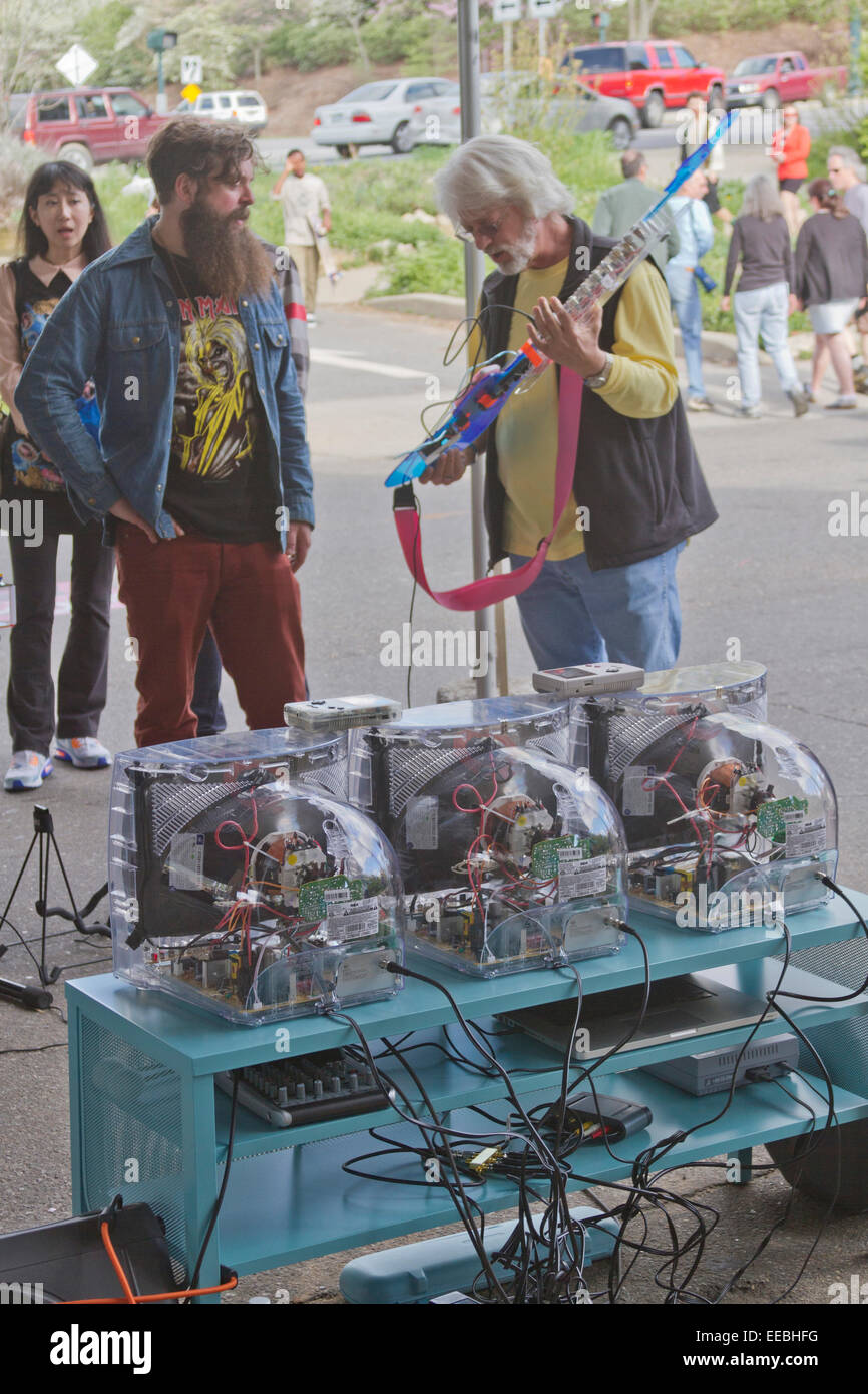 Electronic check in hi-res stock photography and images - Alamy