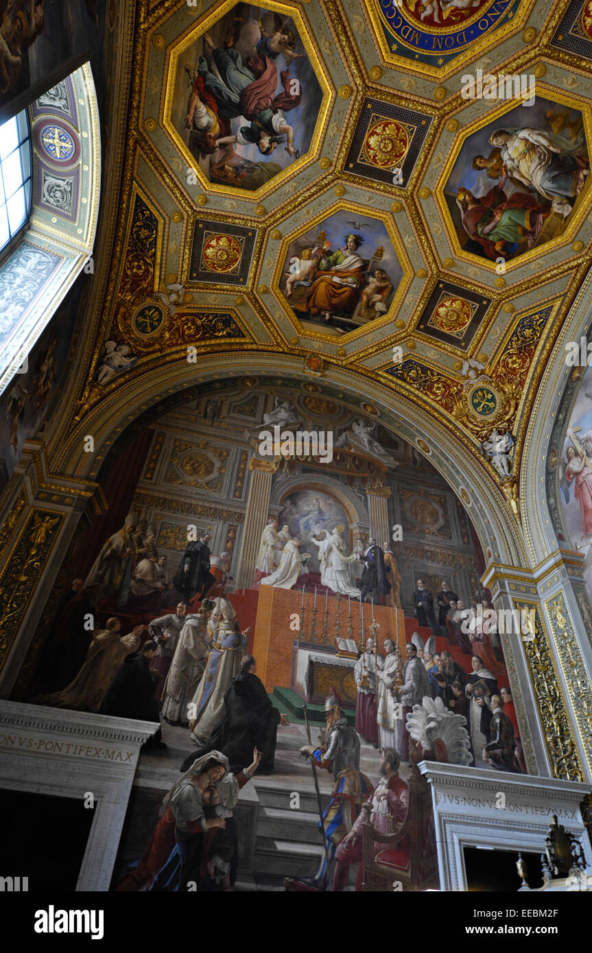 Paintings in Vatican museum, Raphael's Rooms Stock Photo - Alamy