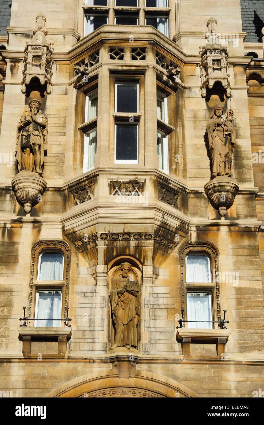 Statues/sculptures on ornate wall of Gonville & Caius College, Trinity ...