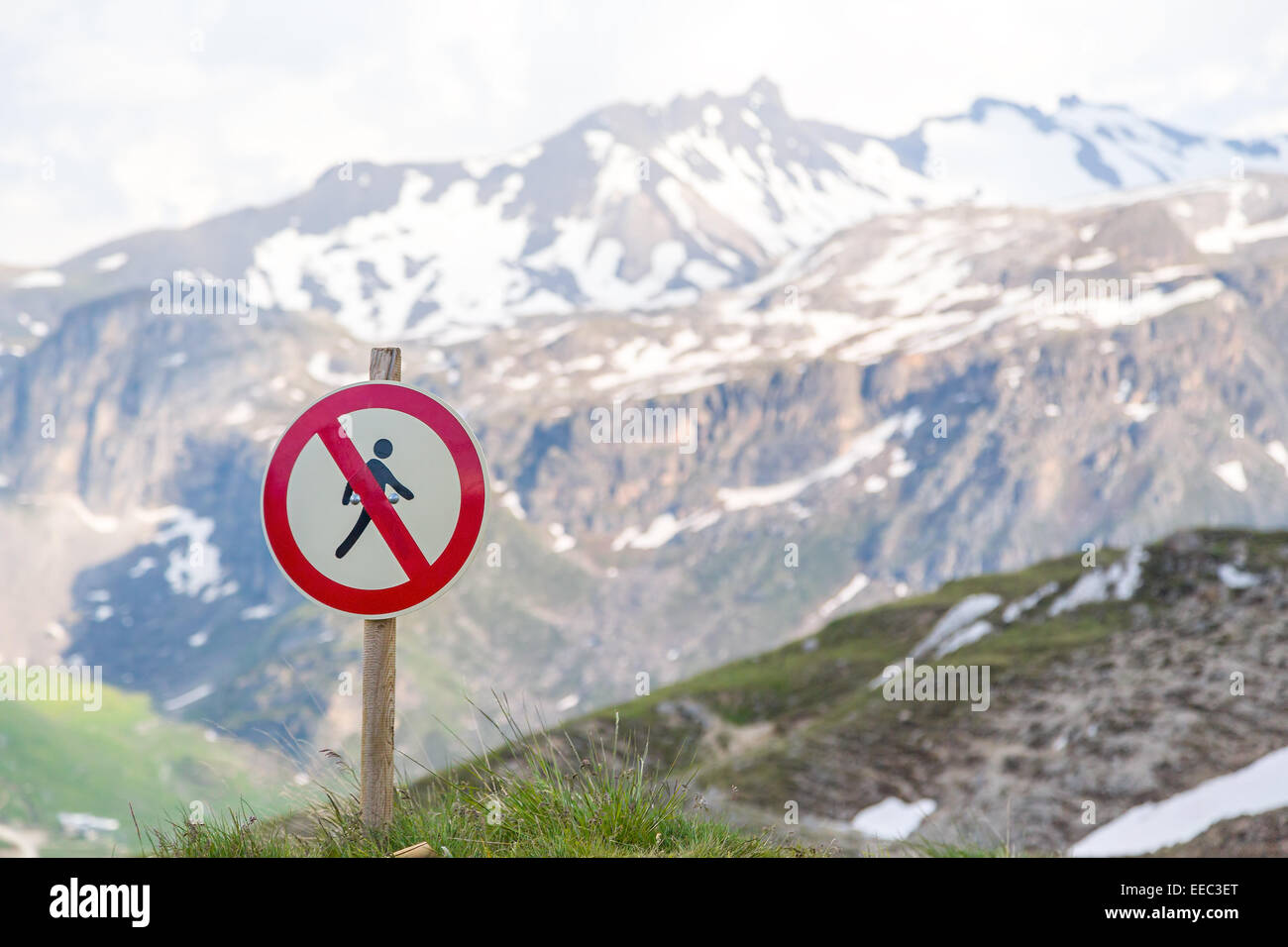 Pedestrian traffic prohibited sign hi-res stock photography and images ...