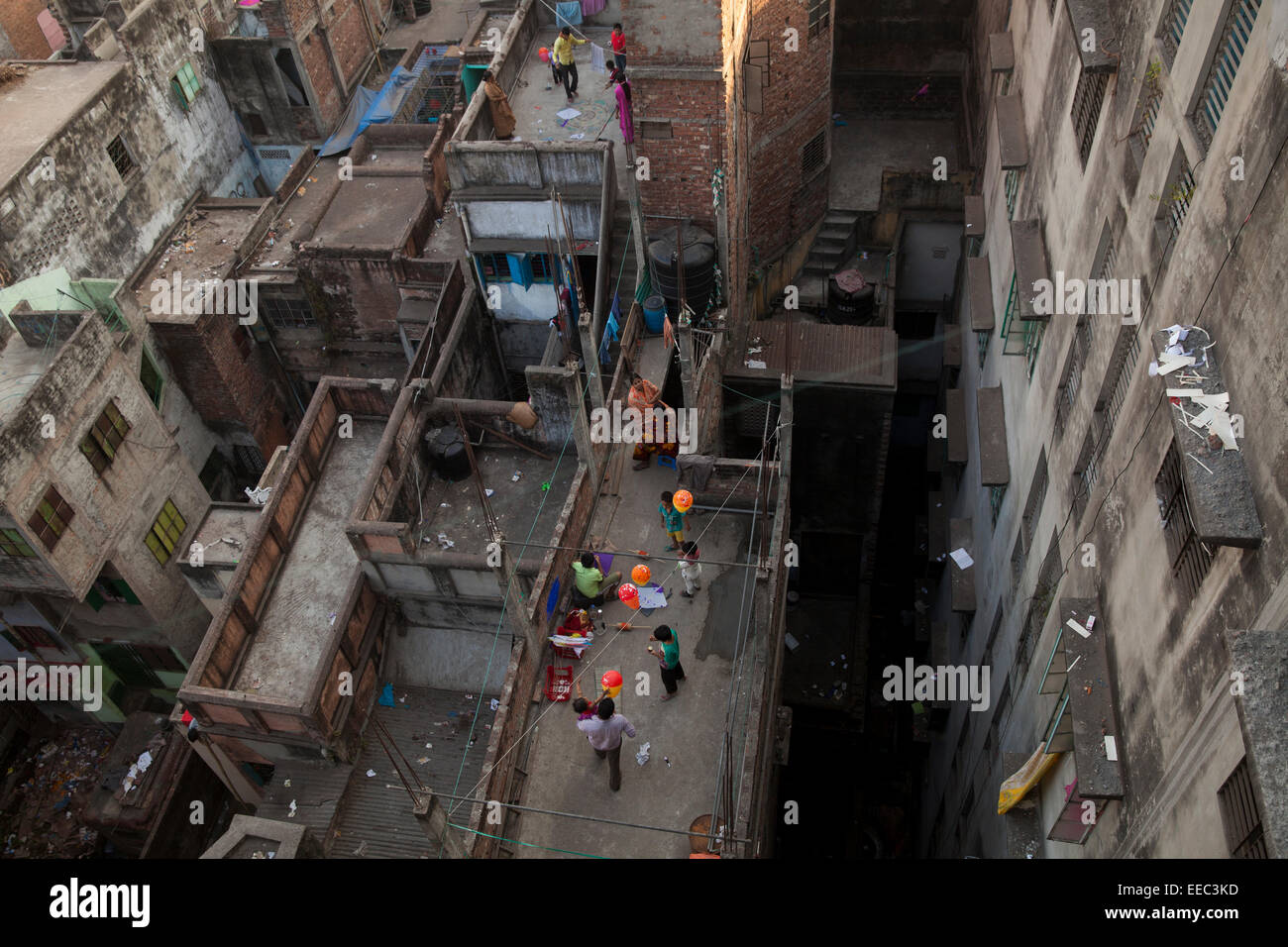Dhaka, Bangladesh. 15th Jan, 2015. The Shakrain Festival has taken ...