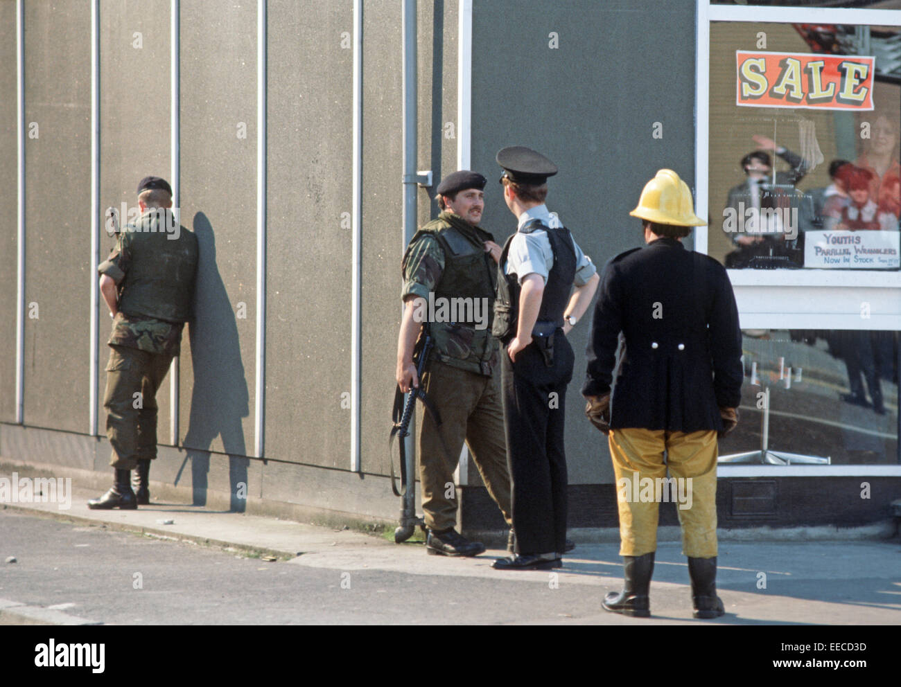 BELFAST, NORTHERN IRELAND - AUGUST 1972. British army soldiers, RUC ...