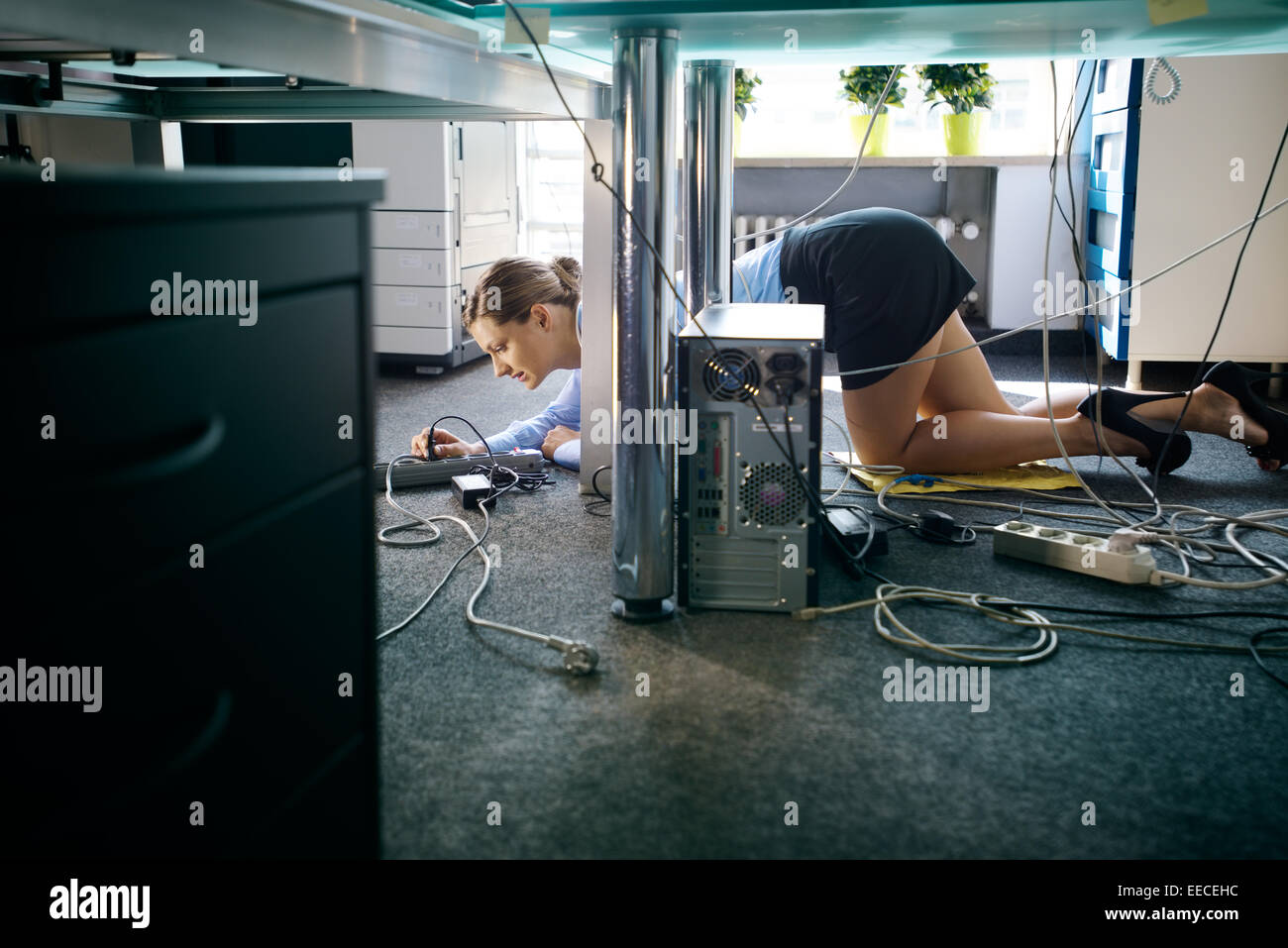 Woman plugging computer hi-res stock photography and images - Alamy