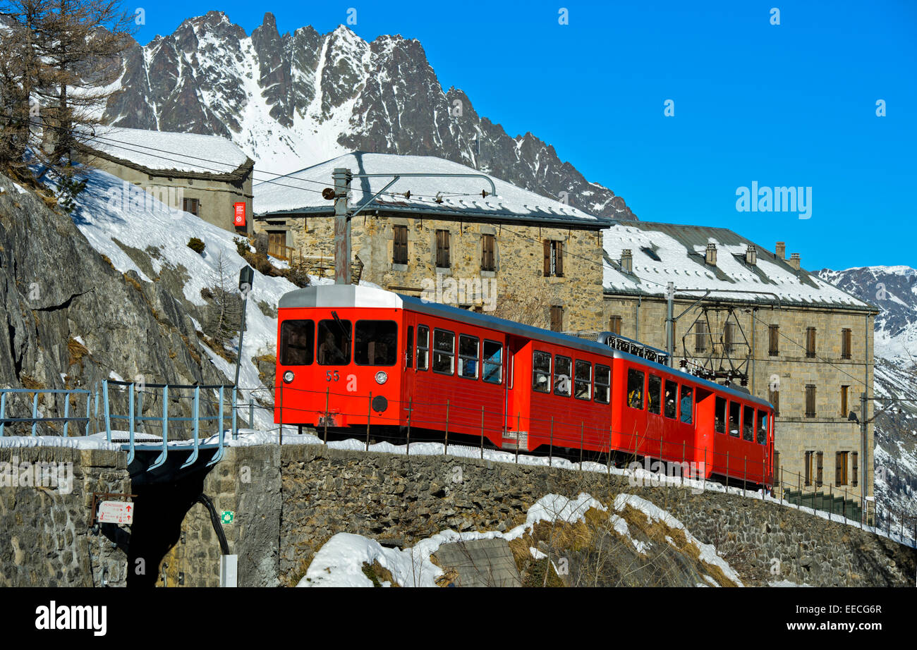Montenvers Railway am Grand Hotel du Montenvers in winter time ...
