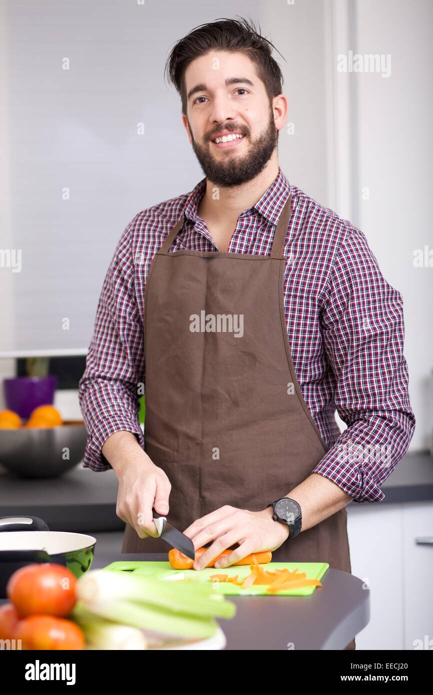 Man cooking kitchen hi-res stock photography and images - Alamy