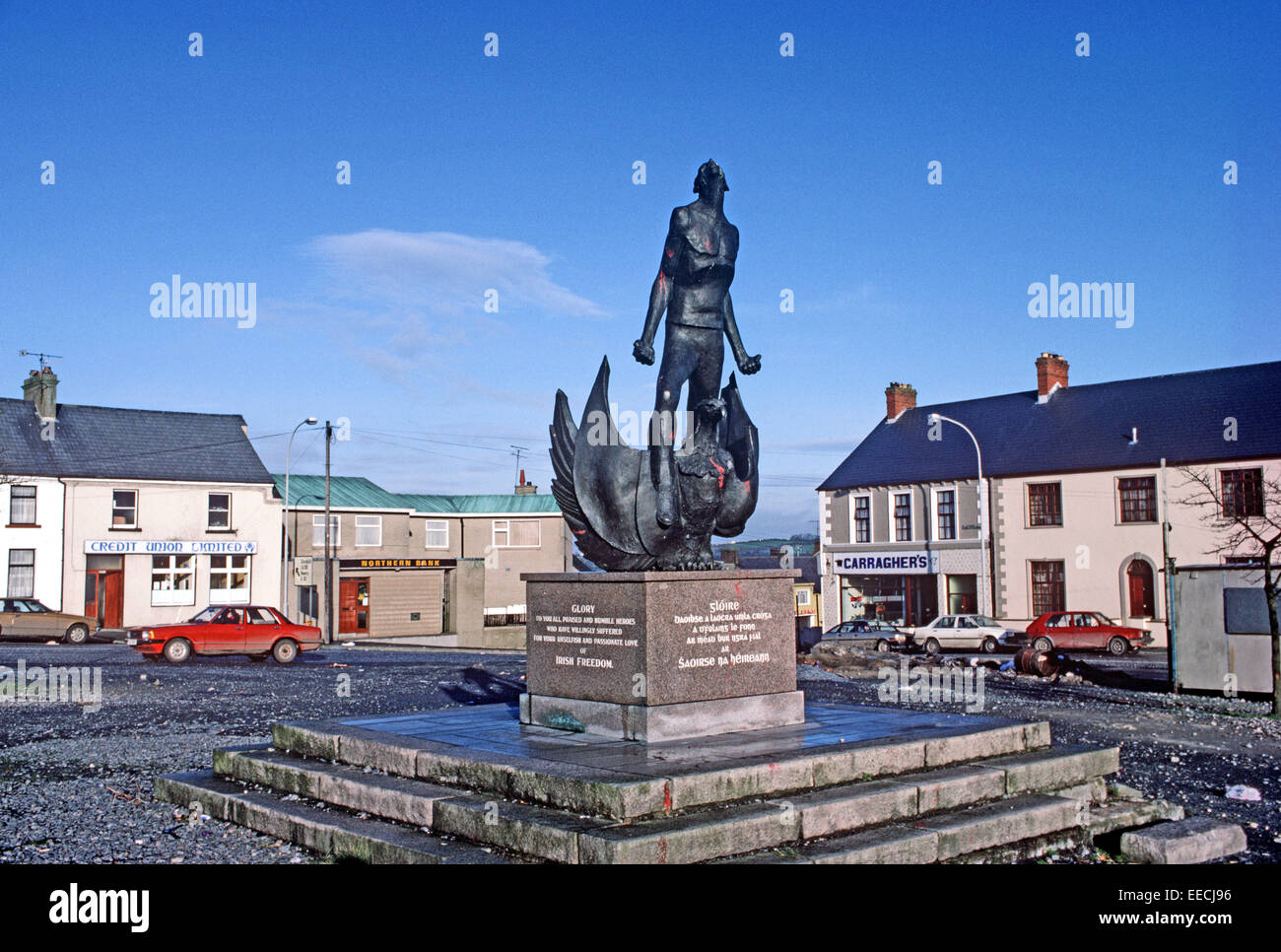 CROSSMAGLEN, NORTHERN IRELAND, NOVEMBER 1985. Republican Memorial to ...